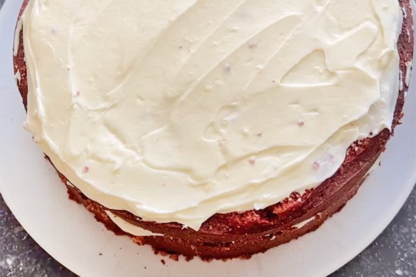Red velvet taart - Met roomkaas topping - LeukeRecepten